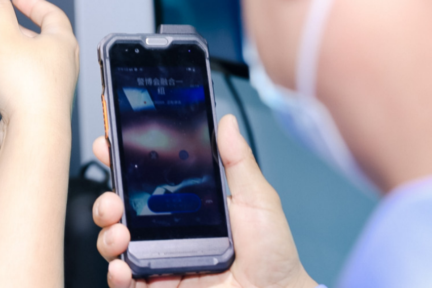 新品亮相 ！海能达坚固型行业应用终端PNC460重磅发布 - Hytera